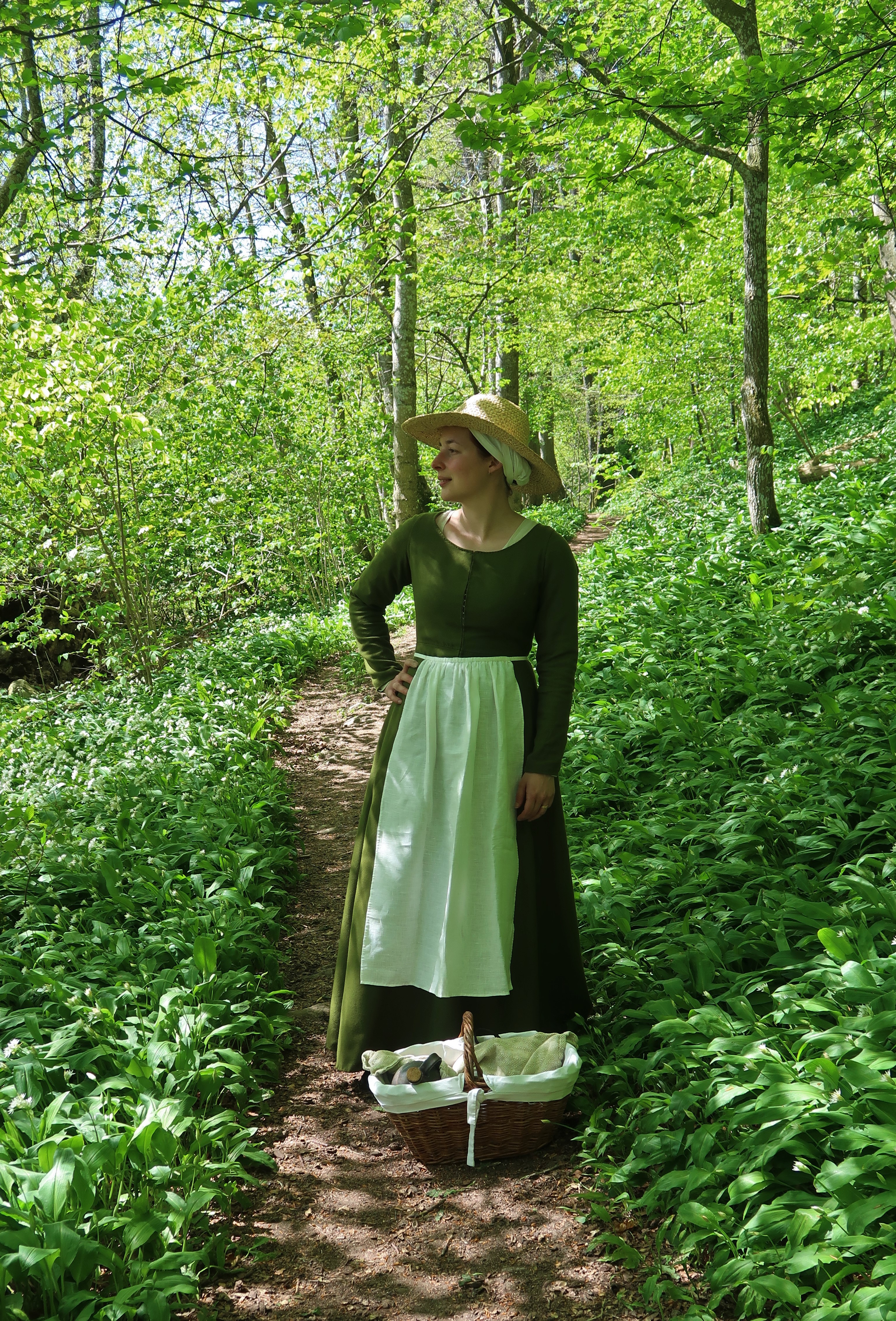 Kirtles and dresses during the 15th century | HANDCRAFTED HISTORY